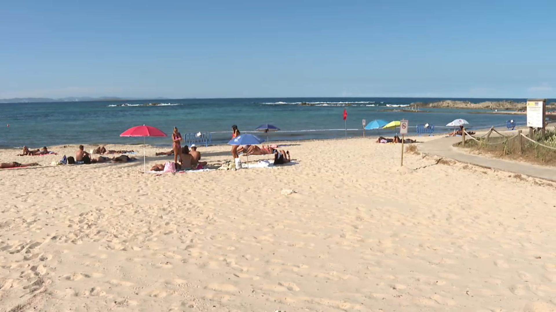 IB3N | Reoberta al bany la platja des Pujols de Formentera